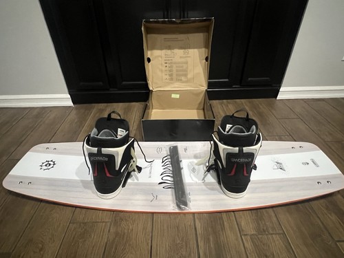 Slingshot Space Mob Bindings and Wakeboard Nomad | eBay