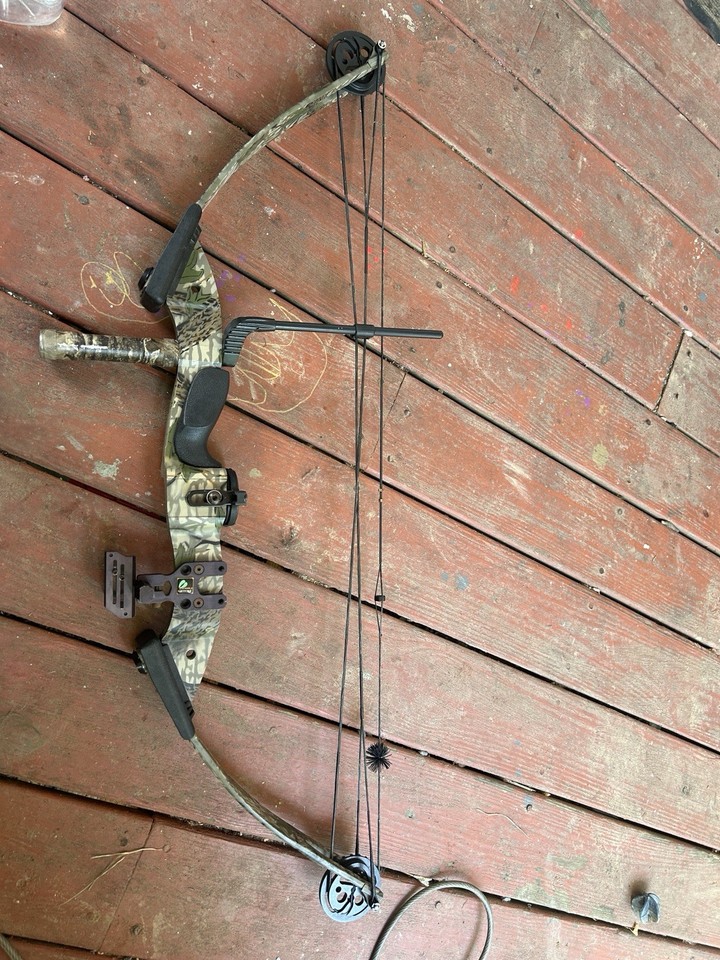 PSE Nova Game Sport Compound Bow, Peak draw weight 70 lbs. Draw length ...