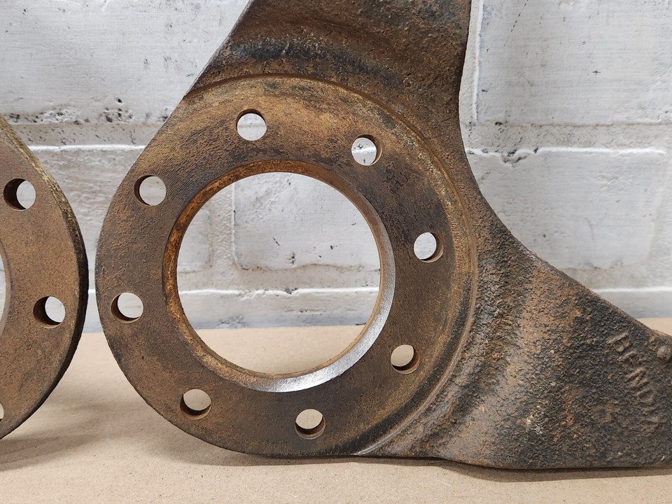 International Scout 1973-80 Bendix Dana 44 Brake Caliper Brackets Pair ...