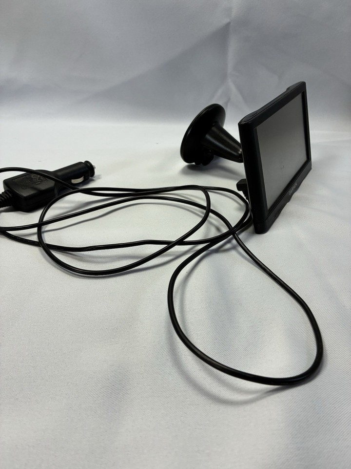 Garmin Automotive Mountable GPS Unit with Car Charger and Mount | eBay