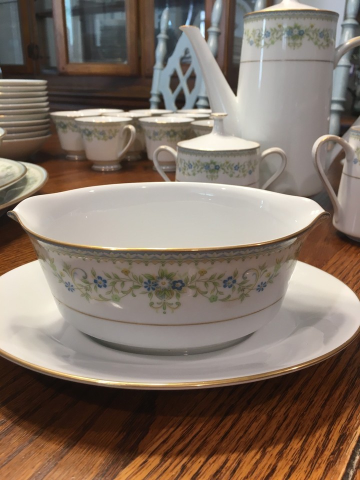 NORITAKE SPRING MEADOW CHINA (84pc) 12 Settings; Hostess Serving Set ...