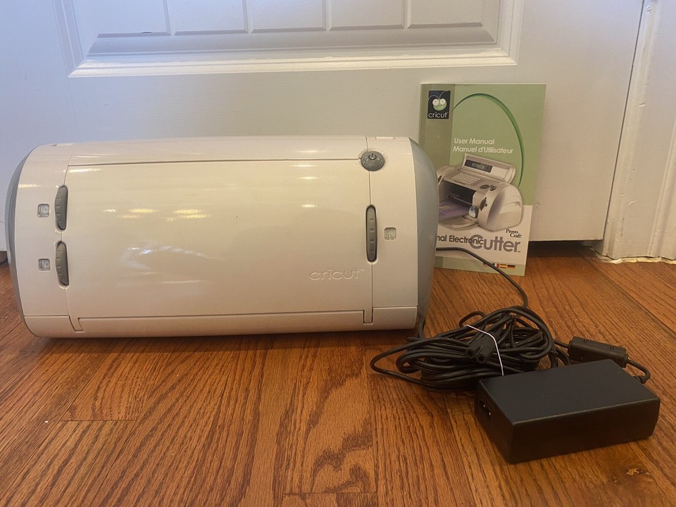 Cricut Personal Electronic Cutter Machine CRV001 w/ Power Supply Works ...