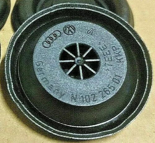 N10226501 Tülle Verschluss Gummi Stopfen Unterboden 30mm für Audi Vw ...
