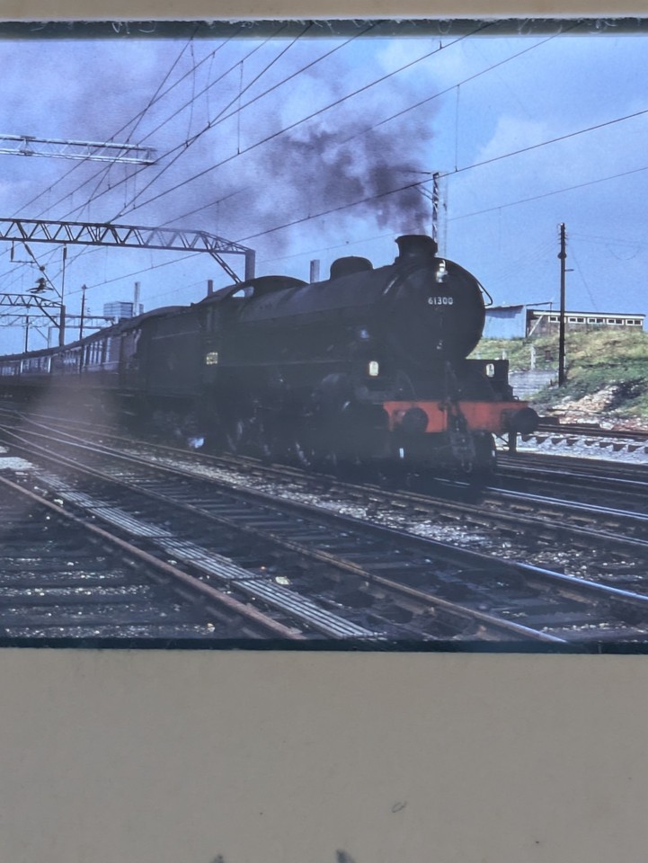 ⭐VINTAGE 1950's LOCO STEAM TRAIN LEAVING RUGBY RAILWAY STATION 35MM ...