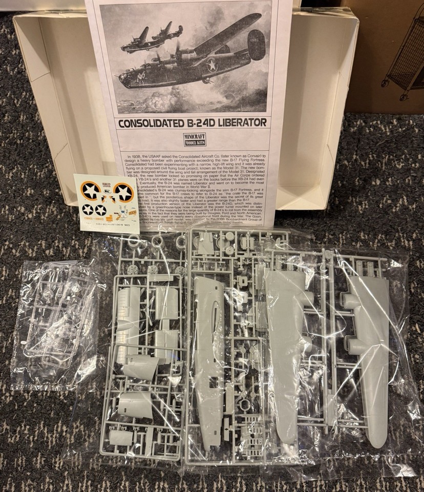 Academy Minicraft 1:72 Scale Consolidated-Vultee B-24D Liberator Model ...