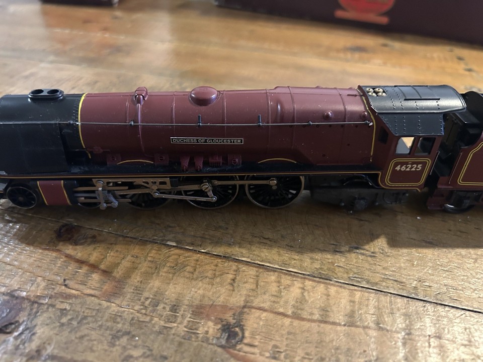 Hornby R2023 OO Gauge Class 8P BR Maroon "Duchess of Gloucestershire ...