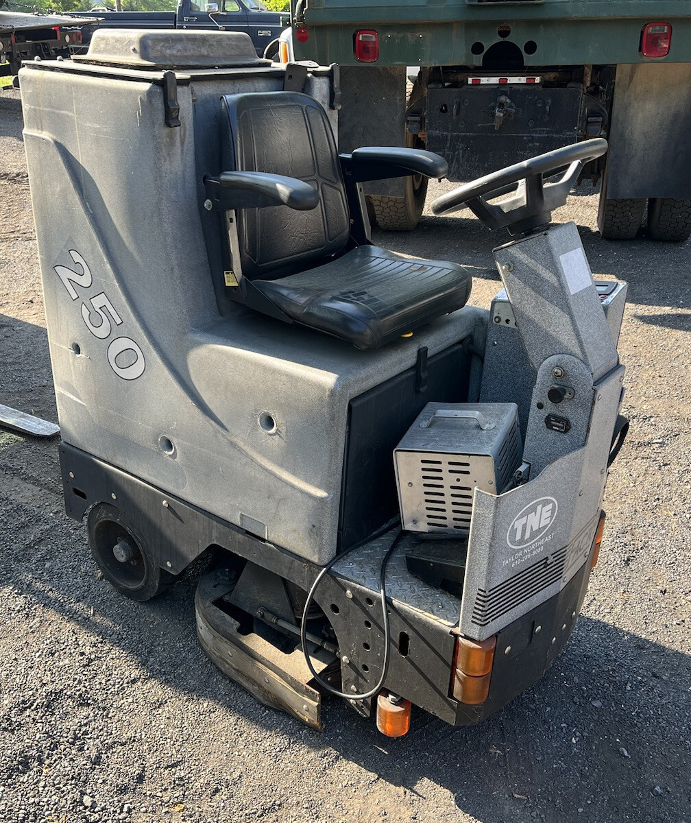 Factory Cat 250 Floor Scrubber Ride On Cleaner Electric With Charger | eBay