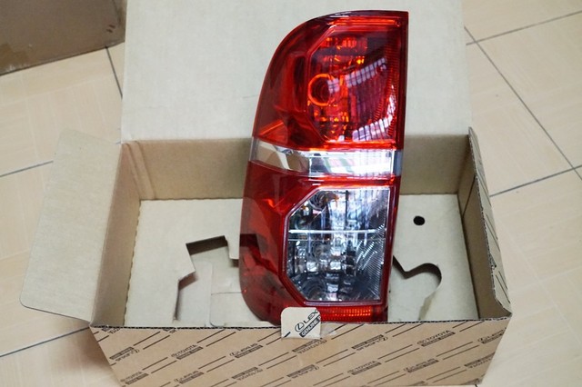 815600K150 Genuine Toyota Lamp ASSY Rear Combination LH 81560-0k150 for ...
