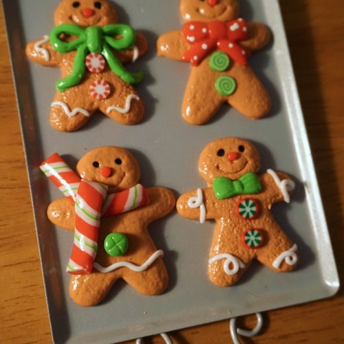 4 Gingerbread Man Men on Cooking Tray Christmas Cookie Ornament ...