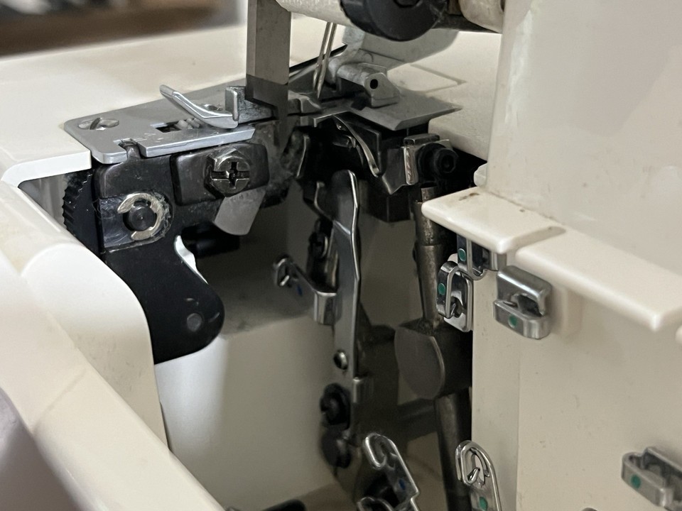 Simplicity Serge Pro Serger SW432 Sewing Machine Differential Feed with ...