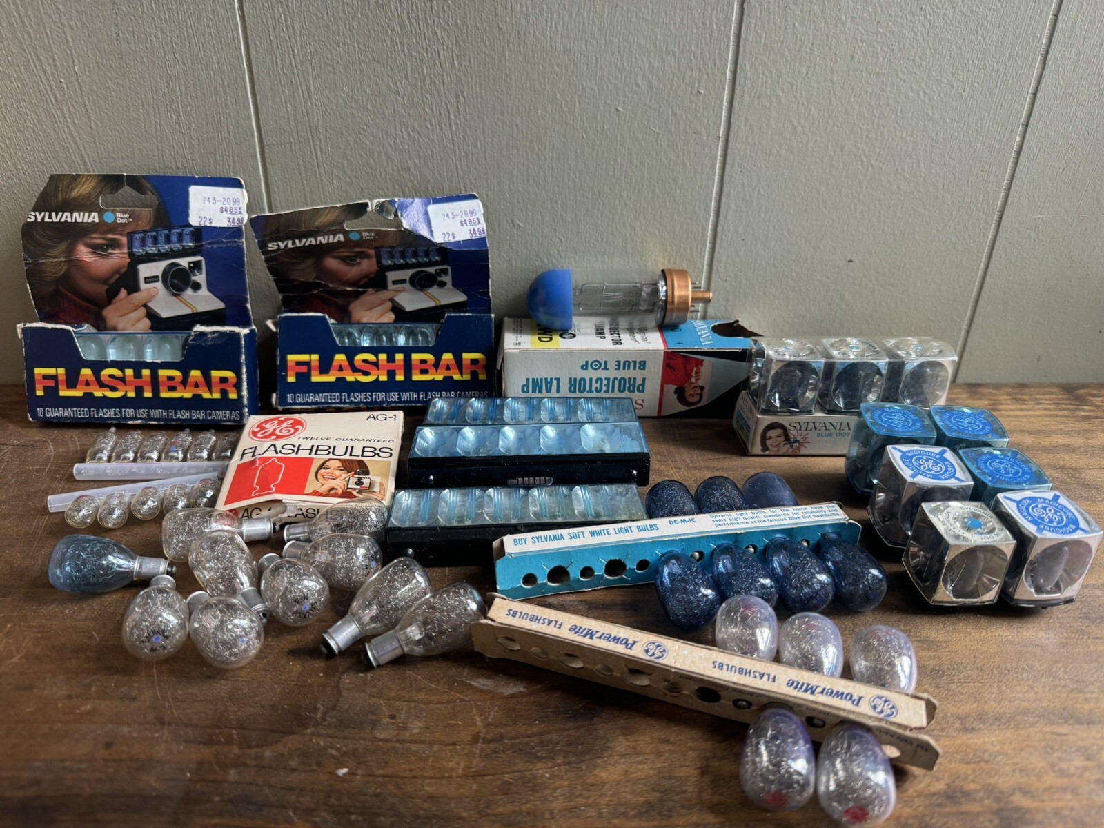 Lot of Vintage Flash Bulbs, Flash Bars, Flash Cubes - Sylvania, GE for ...