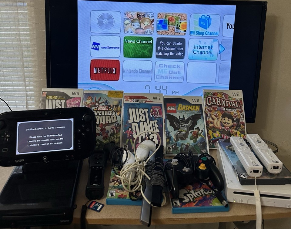 Nintendo Wii U & Wii Console w/ 2 Consoles, 3 Wii Remotes, 8 Games ...
