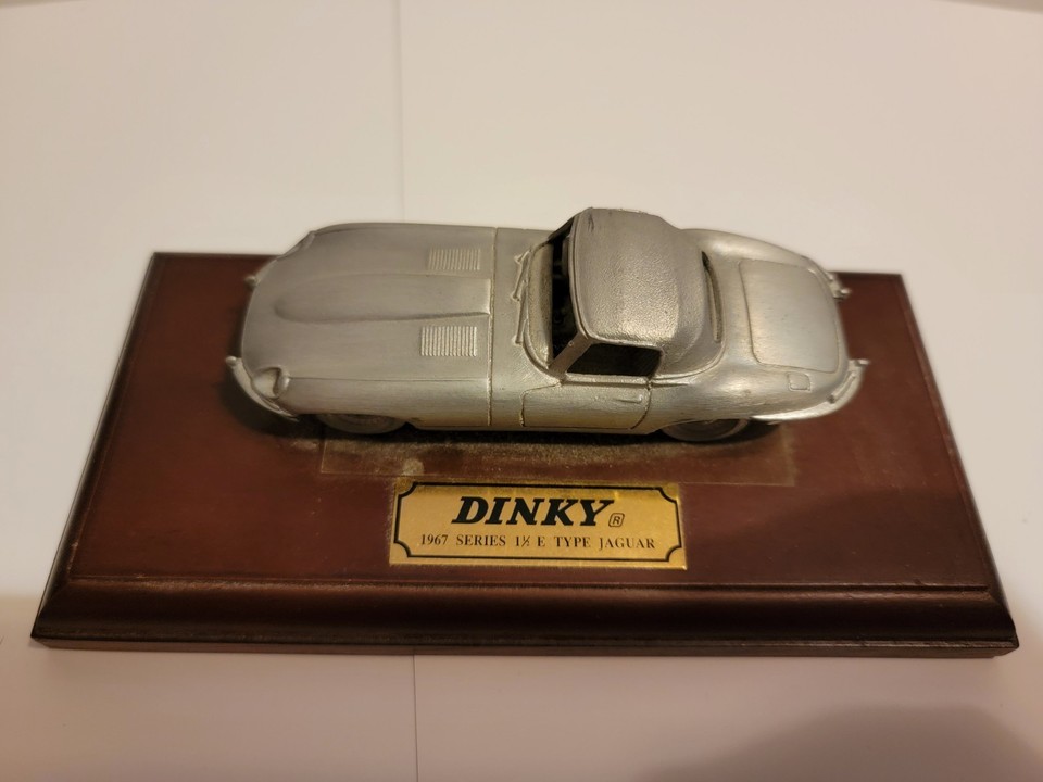 Dinky 1/43 - E-Type Jaguar On Display Plinth DY921 Pewter Scale Model ...