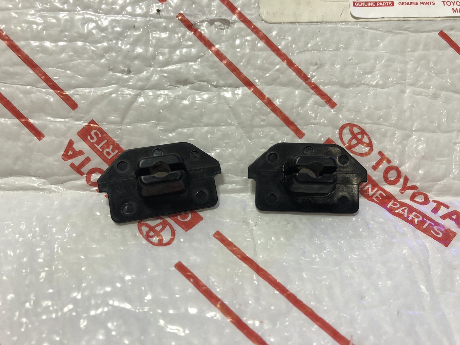 (2) 52535-50060 NEW LEXUS FRONT BUMPER SUPPORT SQUARE PLASTIC CLIPS ...