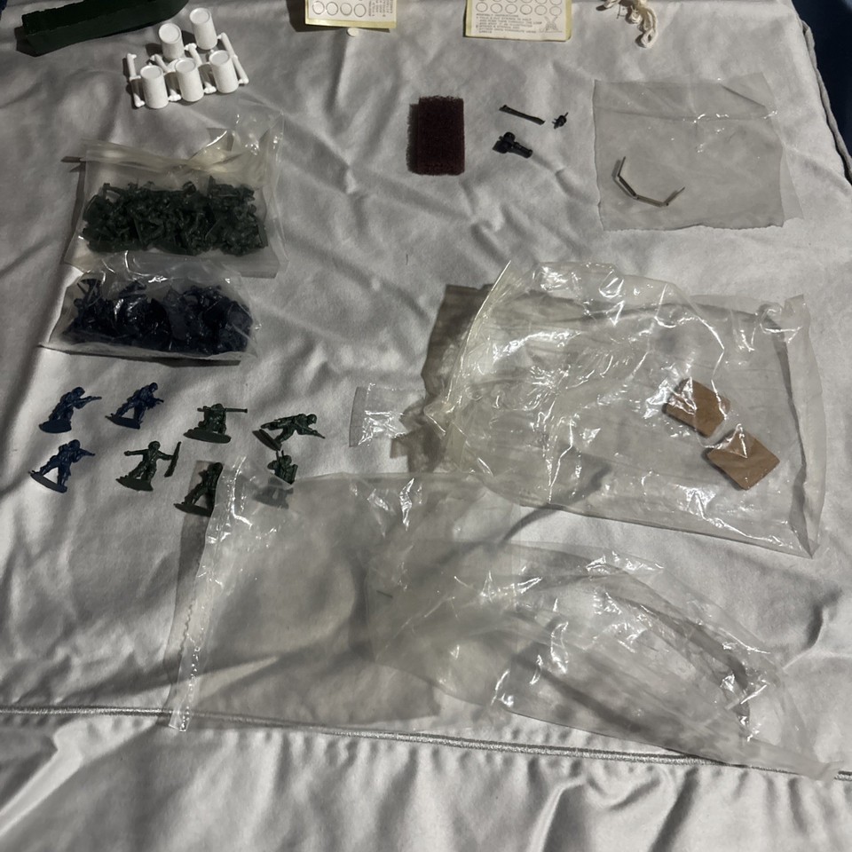 TYCO GI Joe US 1 Trucking 1983 - Soldiers,Tanks, Helicopter,Parachutes ...