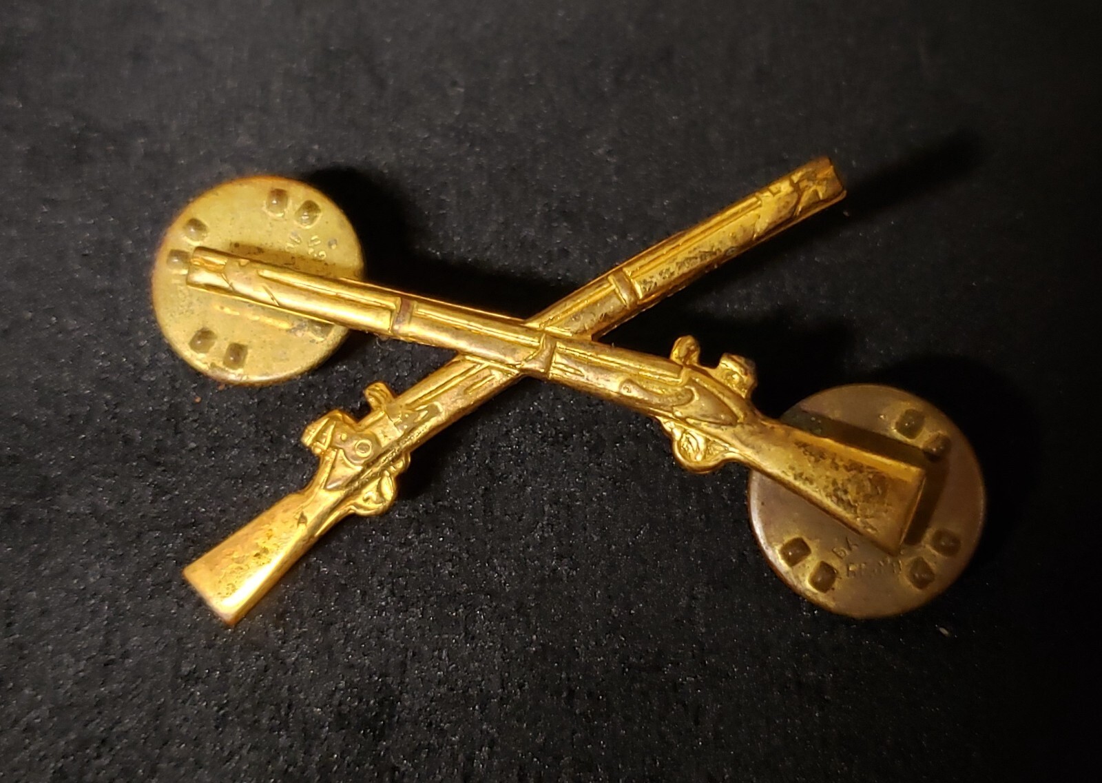 Vintage US Army Infantry Crossed Rifles Stamped Van G… - Gem