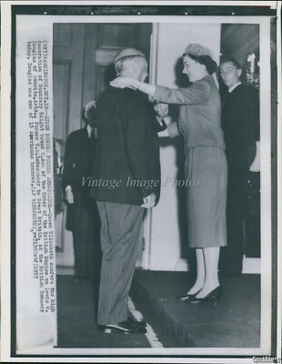 1957 Lewis Douglas Queen Elizabeth Washington Honorary Knight Wirephoto ...