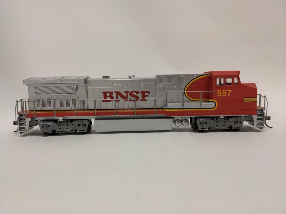 Walthers HO BNSF 557 Santa Fe Fakebonnet B40-8W Dash 8-40BW Trainline ...
