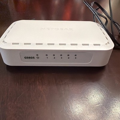 Netgear GS605v5 5-Port Gigabit Ethernet Home/Office Network Unmanaged ...