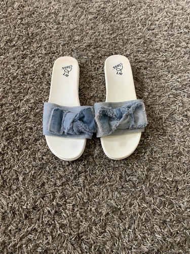 Girls Size 4/5 Art Class Slip On Sandals | eBay