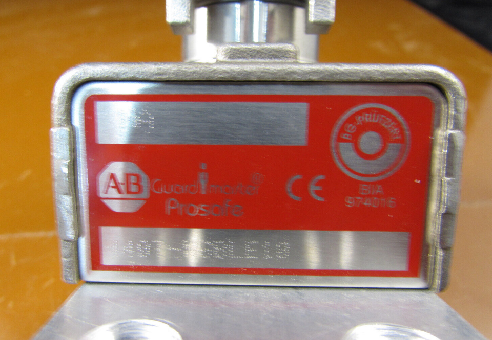 ALLEN BRADLEY 440T-MSBLE10 INTERLOCK TRAPPED KEY SWITCH | eBay