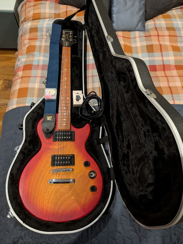 Epiphone Les Paul Vintage Edition With Fitted Gator Hard Case Plus ...