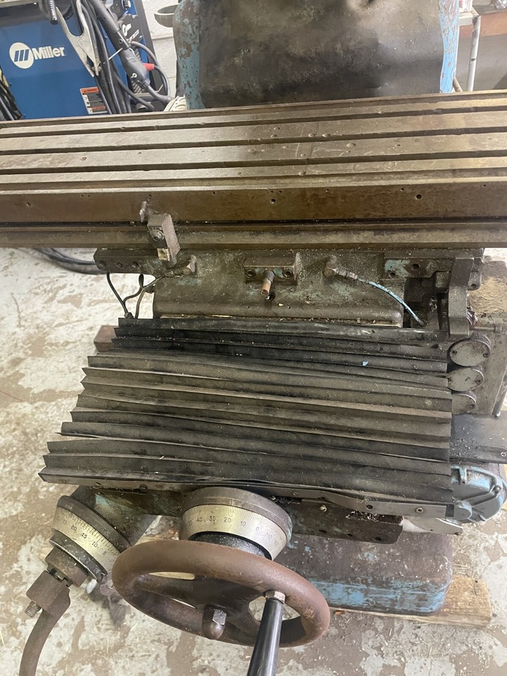 Index 1 HP vertical milling machine power feed in X and Z mechanical ...