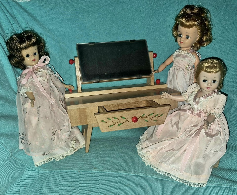 MIB Red Robin Vanity & Bench Vogue Jill Ginny Little Miss Revlon ...