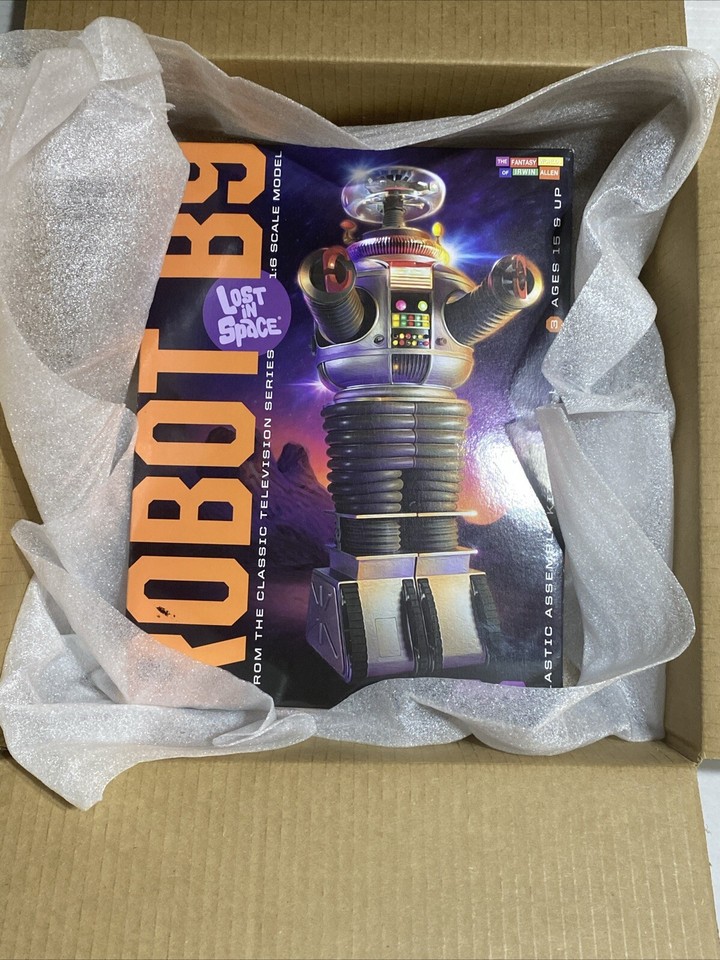 Moebius Lost In Space Robot B9 1:6 SCALE Model kit 939 Open Box Sealed ...