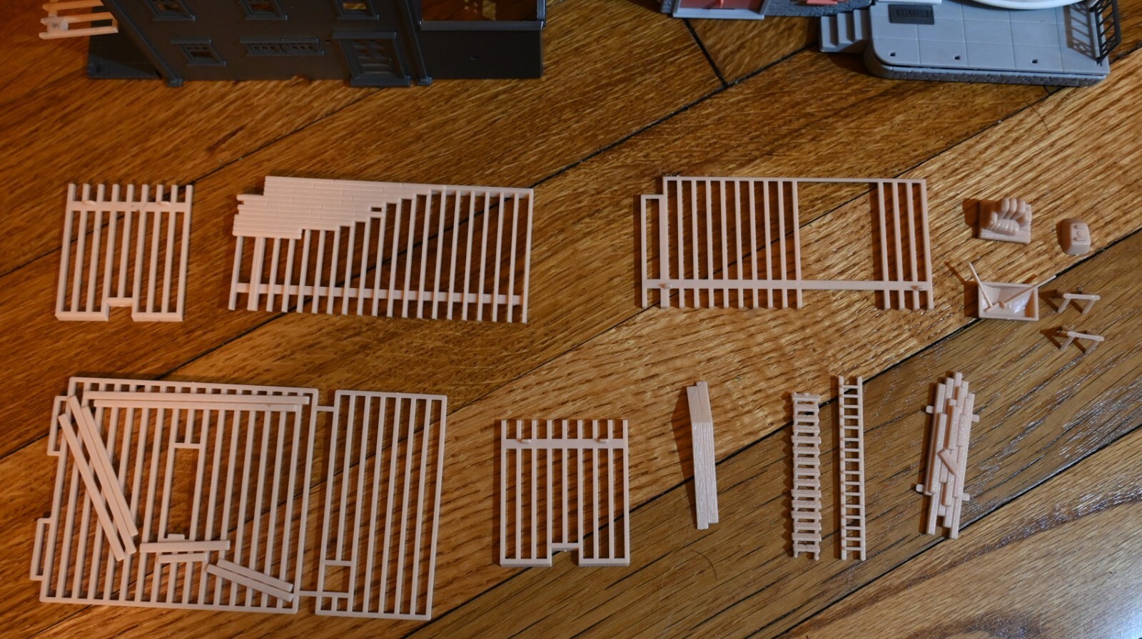 Lot of HO Scale Railroad Buildings - Bachmann - Plasticville - READ ...