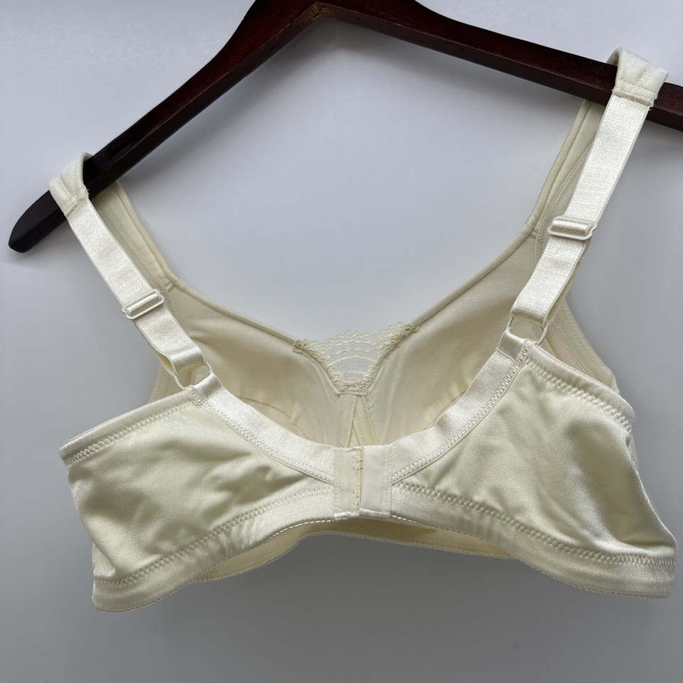 Jodee Mastectomy Bra Wireless Soft Cup Ivory Off White 810 38AA Pockets ...