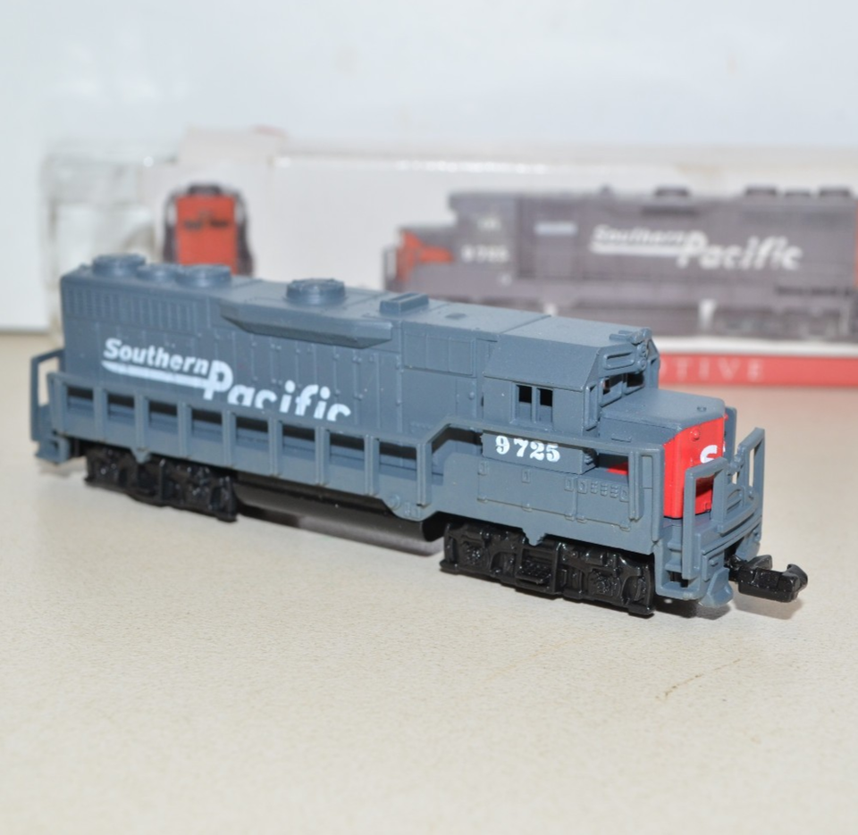 N SCALE Southern Pacific Locomotive Dummy Not Motorized 9275 Toy Train ...