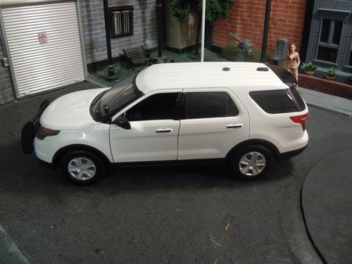 1/18 scale Unmarked Police white 2016 Ford Explorer with lights. | eBay