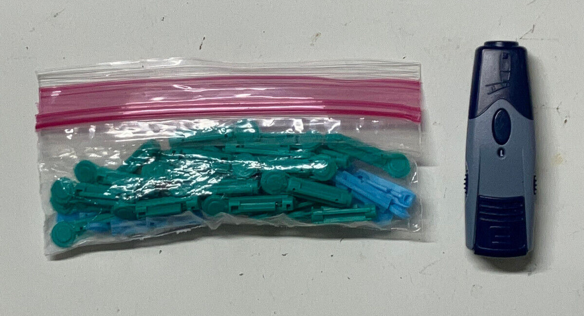Abbott FREESTYLE Lancing Device with Blue Cap and 40 Lancets | eBay