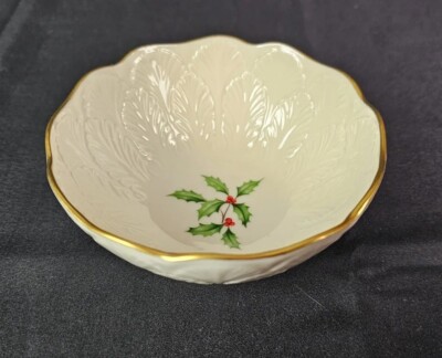 Lenox Special Holiday Holly Berry Saybrooke Nut Candy Berry Bowl Round ...