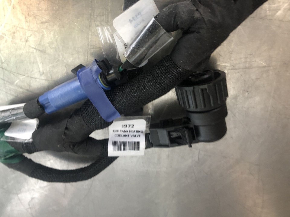 Paccar M92-6102 DEF Tank Harness Small NEW!! FREE SHIPPING!! | eBay