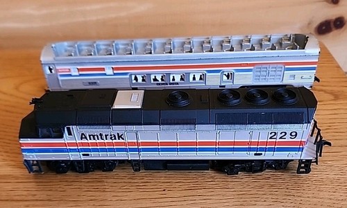 Life-Like HO Amtrak F40PH #229 Locomotive – Silver Vista Dome Passenger ...