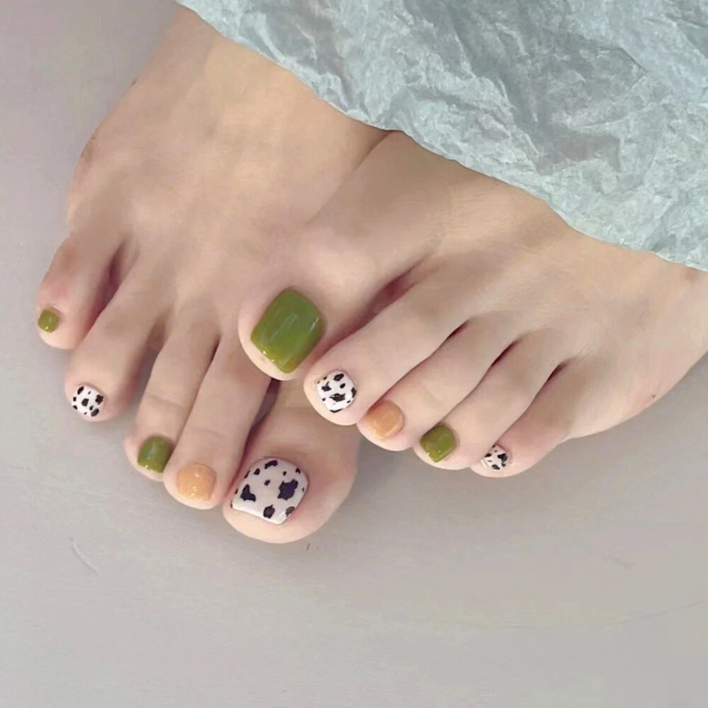 Cheetah Print Toe Nails