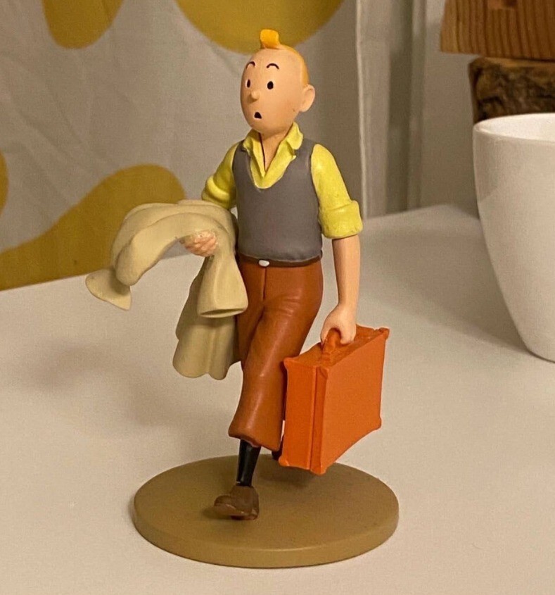 HERGE TINTIN Tintin On The Way Resin Standing Figure Figurine 12cm ...