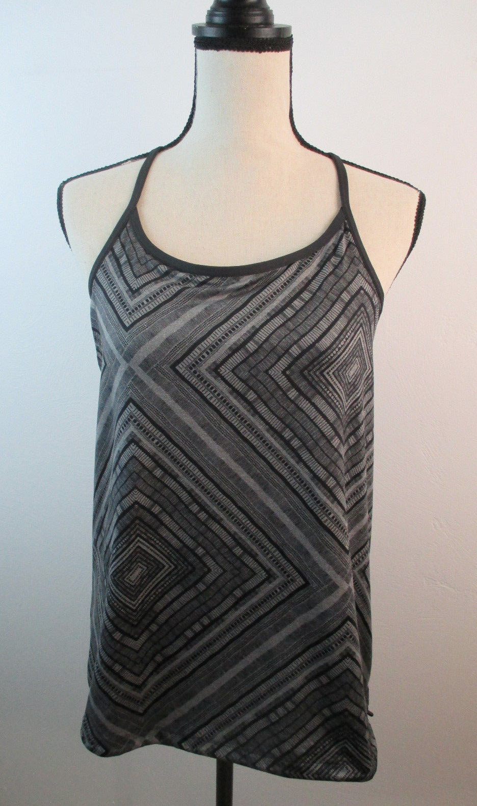 Fabletics Gray Geometric Workout Top w/Built in Bra Sz Small See ...