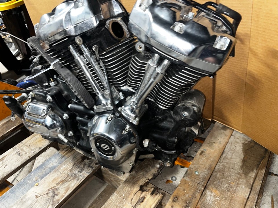 17-22 Harley Davidson FLDE Softail 107 M8 Complete Engine Motor Tran ...
