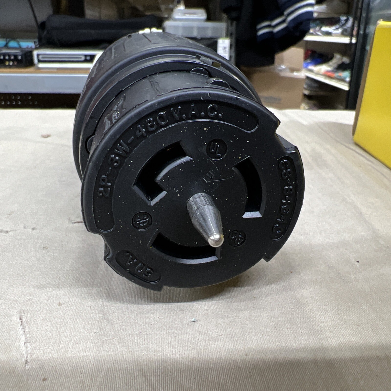 Hubbell HBL CS8464C 50A 480V 1Ø Twist-Lock Connector Non-NEMA, New | eBay