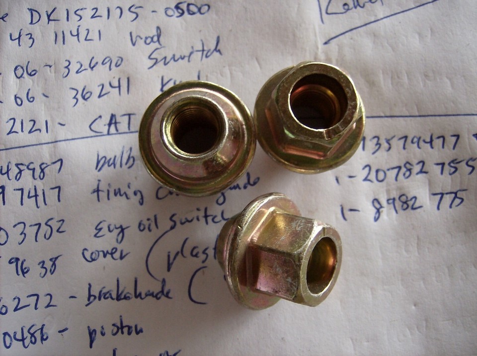 GENUINE MOPAR 6509769AA LUG NUTS JOURNEY TOWN AND COUNTRY CARAVAN LOT ...