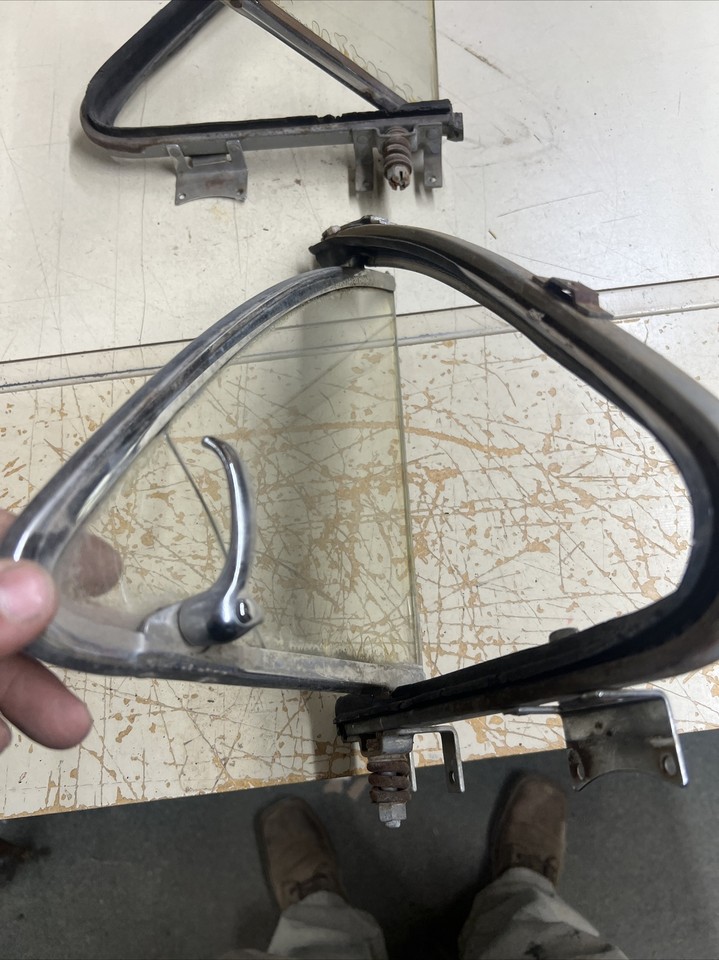 1949-1952 Chevy Chevrolet Wing Window Vent RH Rear 4 Door | OE