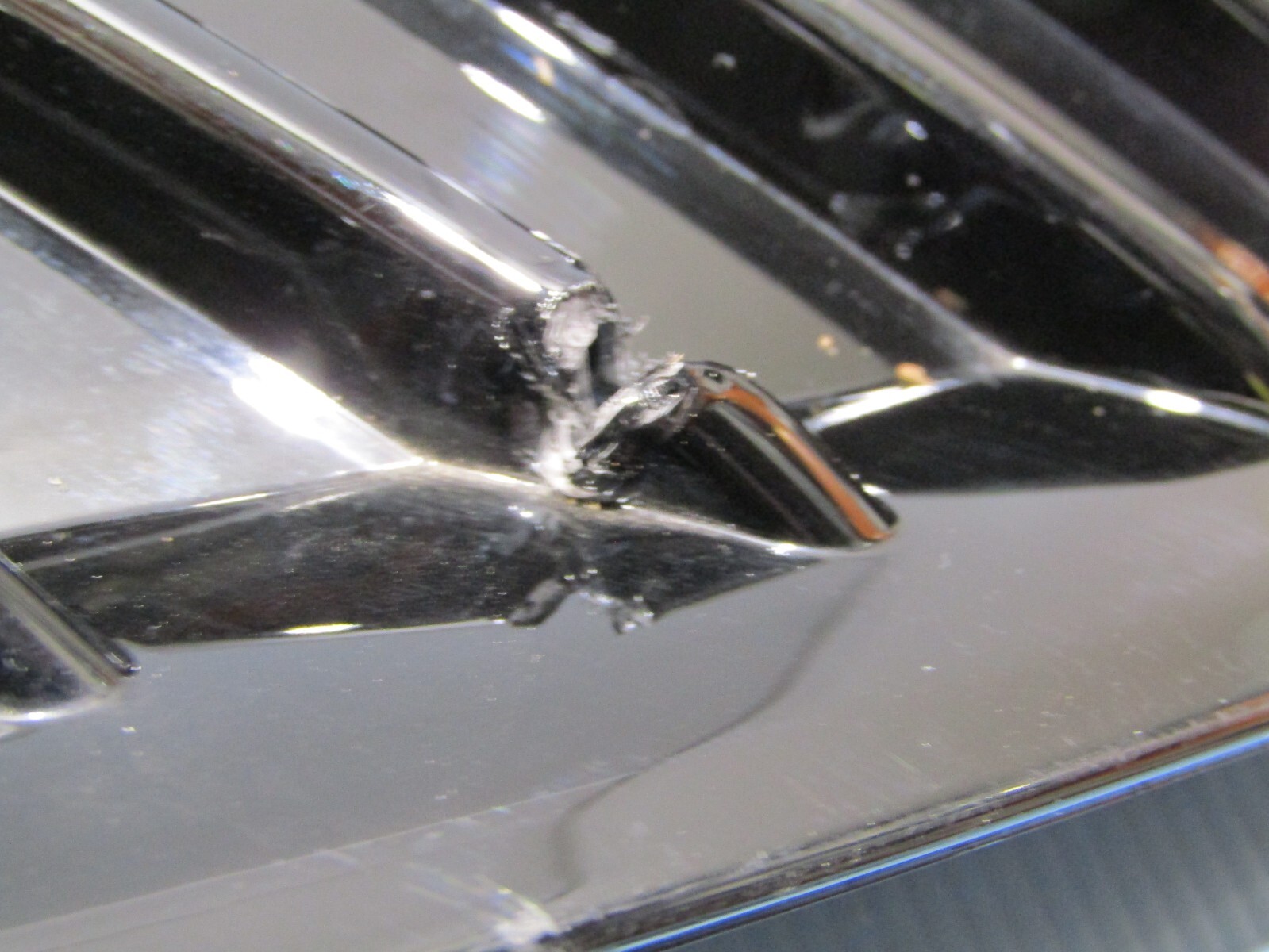 21 On Volvo XC60 Mk2 Front Bumper Right Lower Grill Cover 32234962 REF ...