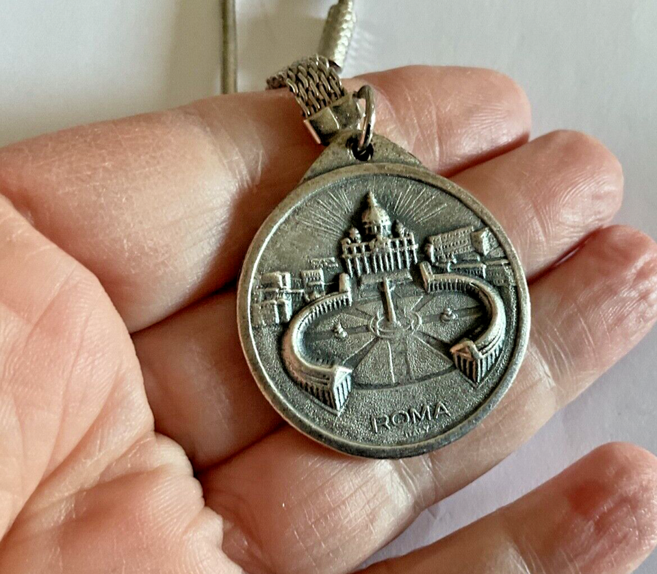 Porte clefs religieux Pape Jean Paul 2 et le Vatican -keychain | eBay