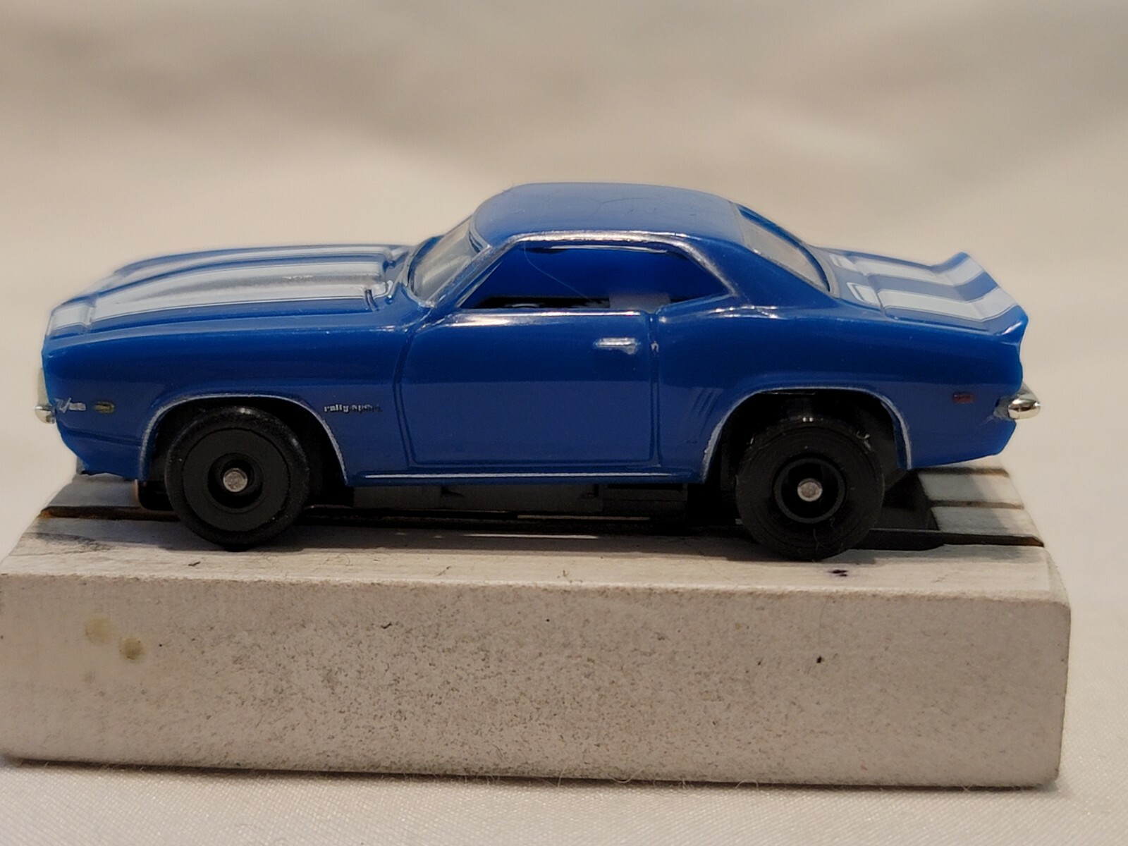 1969 Camaro Z28 Rally Sport Blue Model Motoring ho slot car with a TFX ...