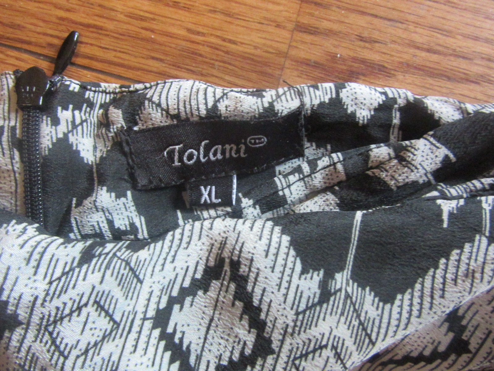 TOLANI BLACK AZTEC TRIBAL PRINT SILK SKORT~XLARGE - Gem
