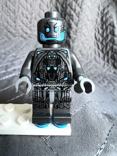 LEGO Ultron Sentry MARVEL Super Heroes sh166 Minifigure Minifig (76029 ...