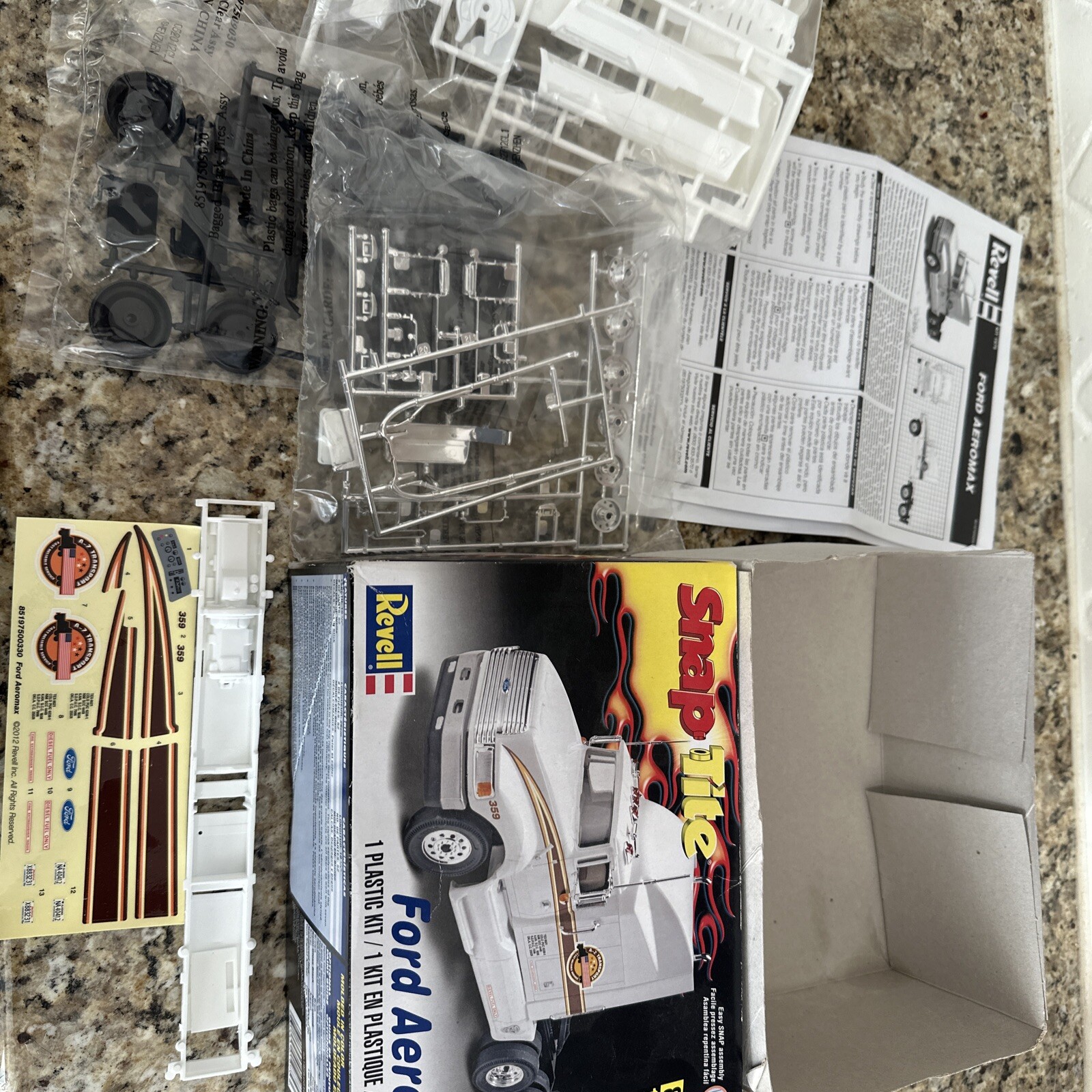Revell Ford AeroMax Semi Truck Plastic Snap Tite Assemble No Glue Model ...